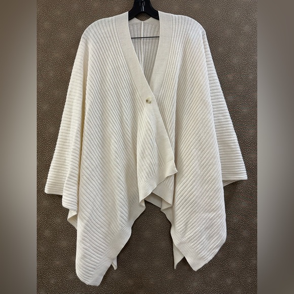 Uniqlo | Sweaters | Uniqlo Wool Blended Poncho Sweater | Poshmark